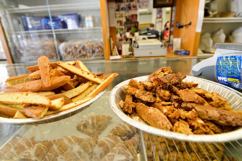 Brooklyn: Brooklyn Heights & DUMBO Neighborhood Food Tour | GetYourGuide