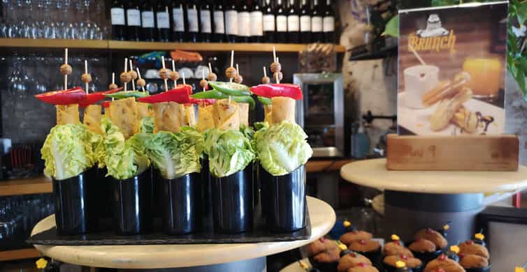 Barcelona: Eten & drinken proeverij in traditionele tavernes | GetYourGuide