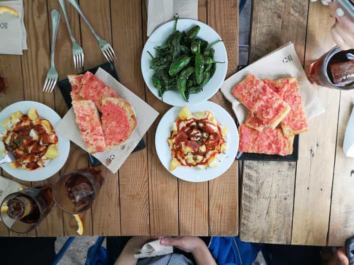 Barcelona: Eten & drinken proeverij in traditionele tavernes | GetYourGuide