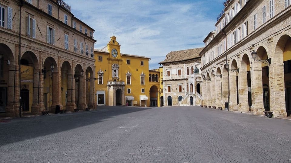 Fermo: Visita panorámica a pie de la ciudad con bebida | GetYourGuide