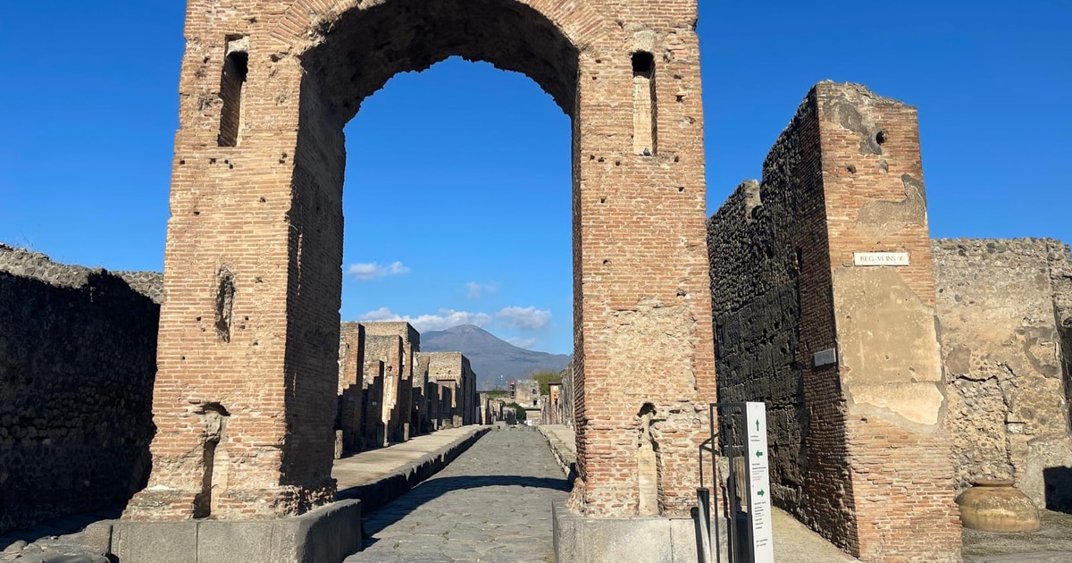 Fra Rom: Heldagstur til Pompeji og Napoli | GetYourGuide