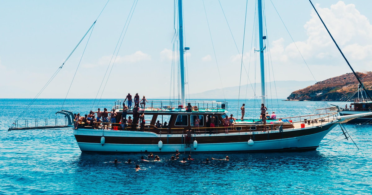 Athen: Ø-krydstogt med frokost og hop på-/hop af-bus-billet | GetYourGuide