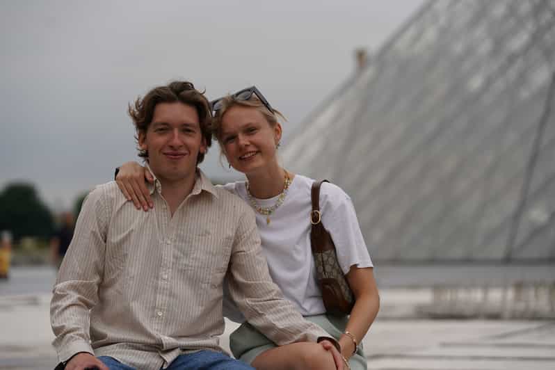 Paris: Professional Photoshoot Outside the Louvre Museum | GetYourGuide