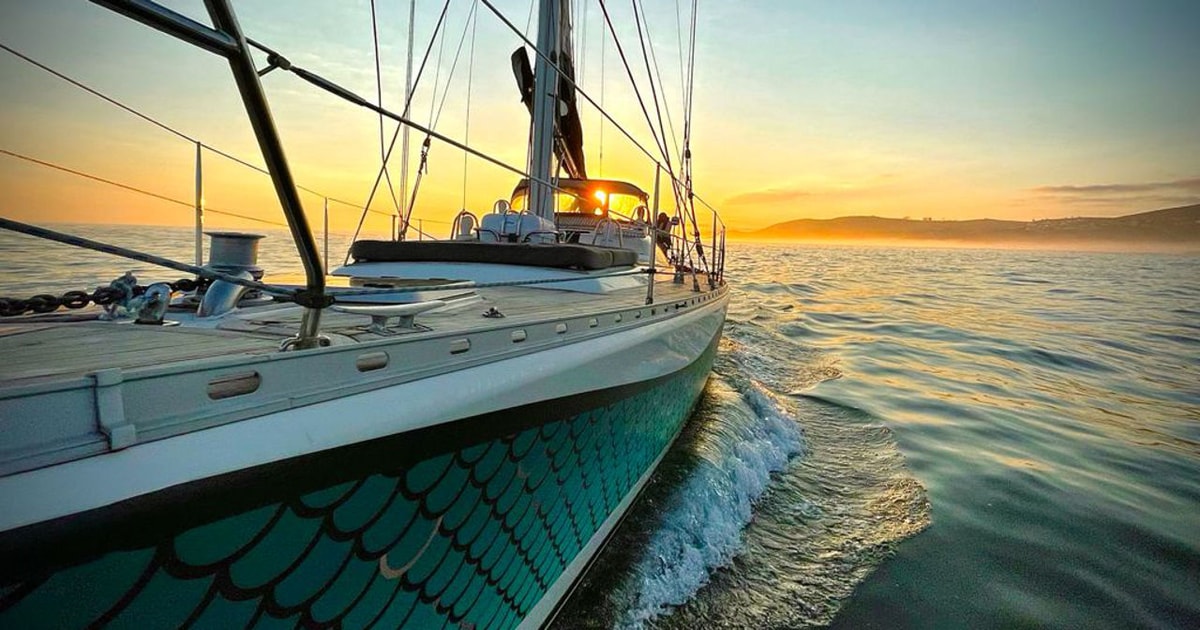 Knysna Sunset Sailing Cruise met licht diner en wijn | GetYourGuide