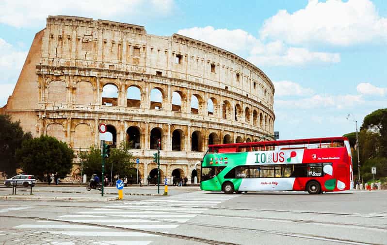 Roma: Hop-on & Hop-off Bus Pass con tour guiado por el Coliseo ...