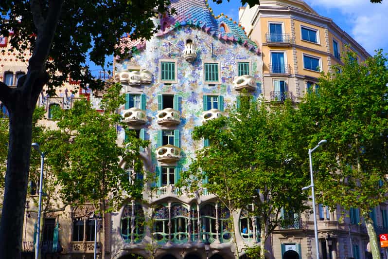 Barcelona: Gothic Quarter & La Sagrada Familia Private Tour | GetYourGuide