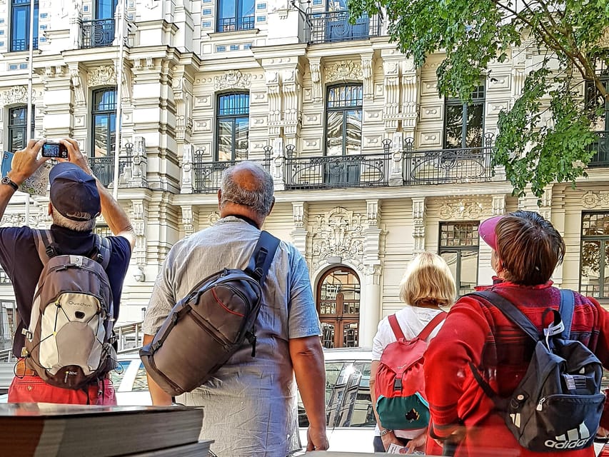 Riga: Privat stadsrundtur med bil (inkl. Gamla stan) | GetYourGuide