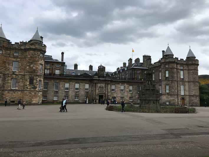 Edinburgh: Outlander Series and Jacobites Walking Tour | GetYourGuide