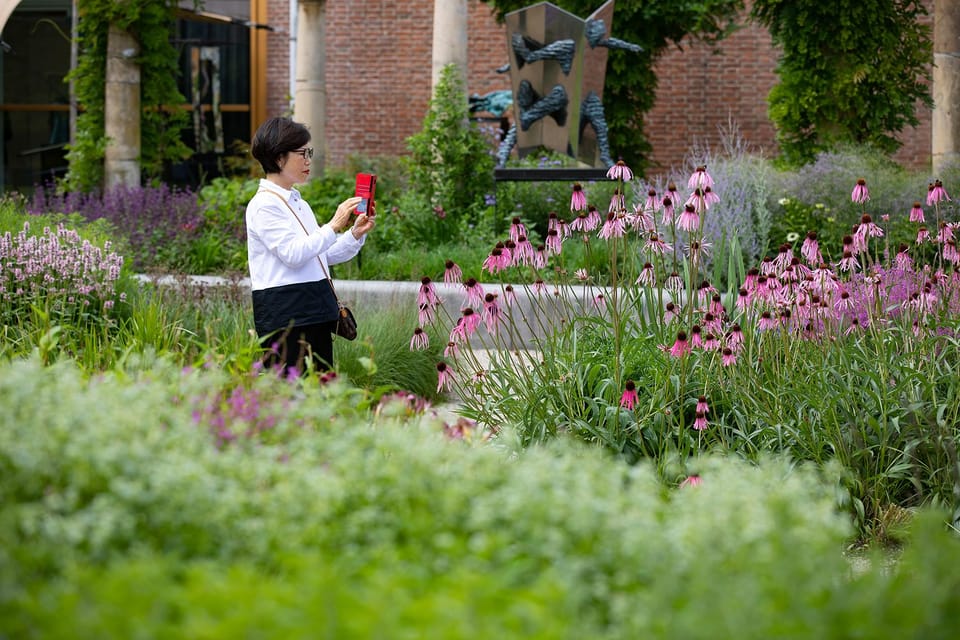 Laren: Skip-the-Line Singer Ticket de entrada al Museo Laren | GetYourGuide