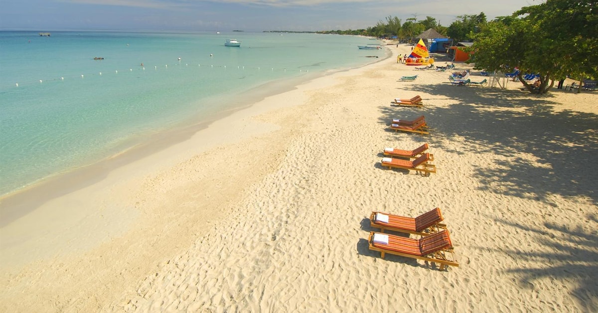 Van Montego Bay: Negril Beach & Rick's Cafe Sunset Dagtrip | GetYourGuide