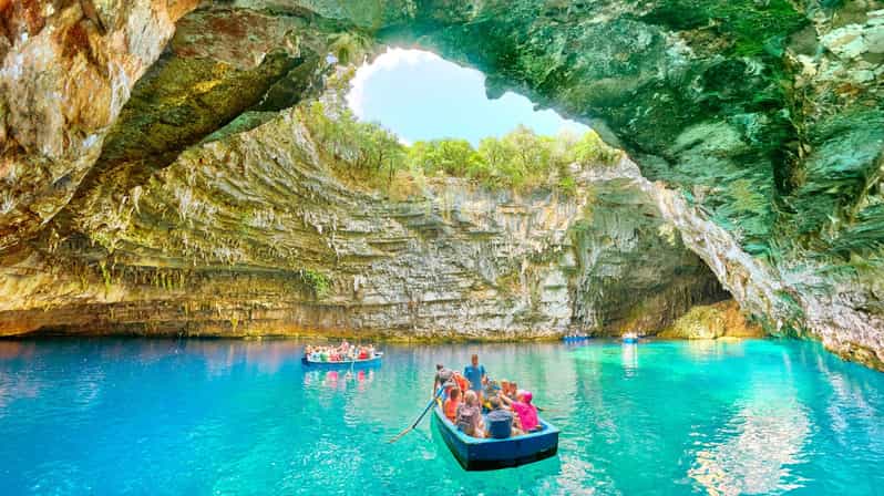 Cefalonia: Lo más destacado de la isla en autobús y barco con almuerzo ...