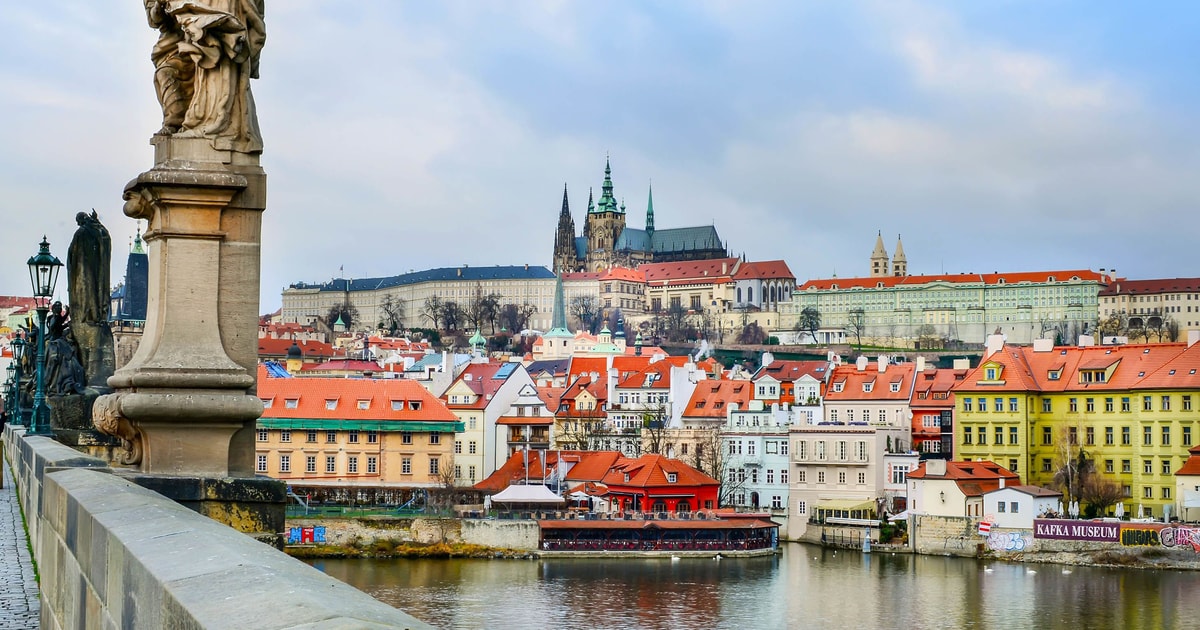 Praag: Grote stadstour per bus en te voet | GetYourGuide