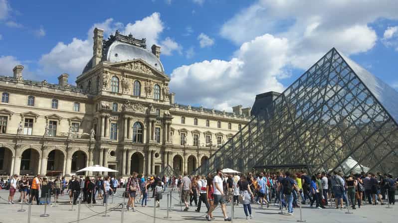 París: tour de las obras maestras del Louvre con tickets reservados ...