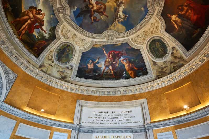 París: tour de las obras maestras del Louvre con tickets reservados ...