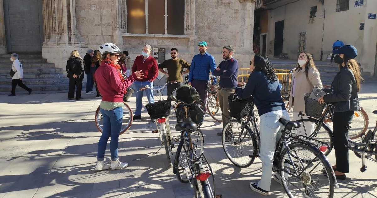Valencia: Highlights Bike Tour with a Guide | GetYourGuide