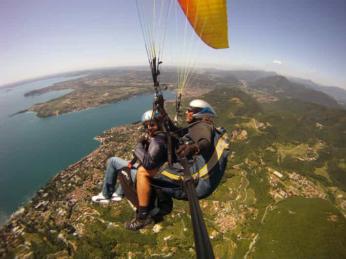Caprino Bergamasco: Zborul cu parapanta în tandem pe lacul Como ...