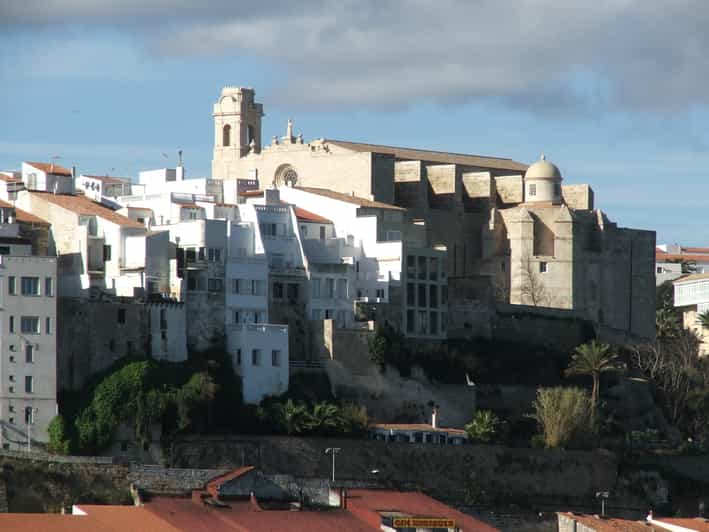 Mahón: tour en barco con visión submarina y explicaciones | GetYourGuide