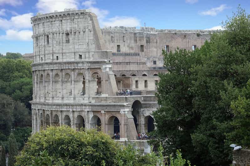 Roma: Visita guiada sin hacer cola al Coliseo por la mañana temprano ...