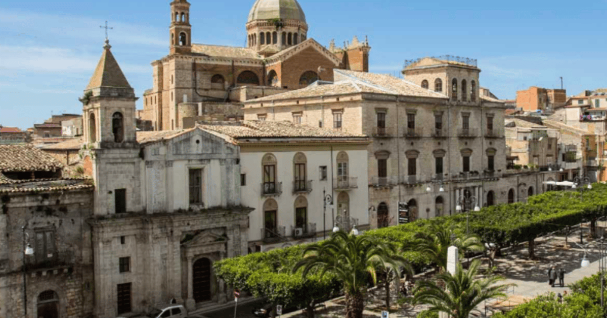Favara: Guided Walking Tour with Cannolo and Sicilian Lunch | GetYourGuide