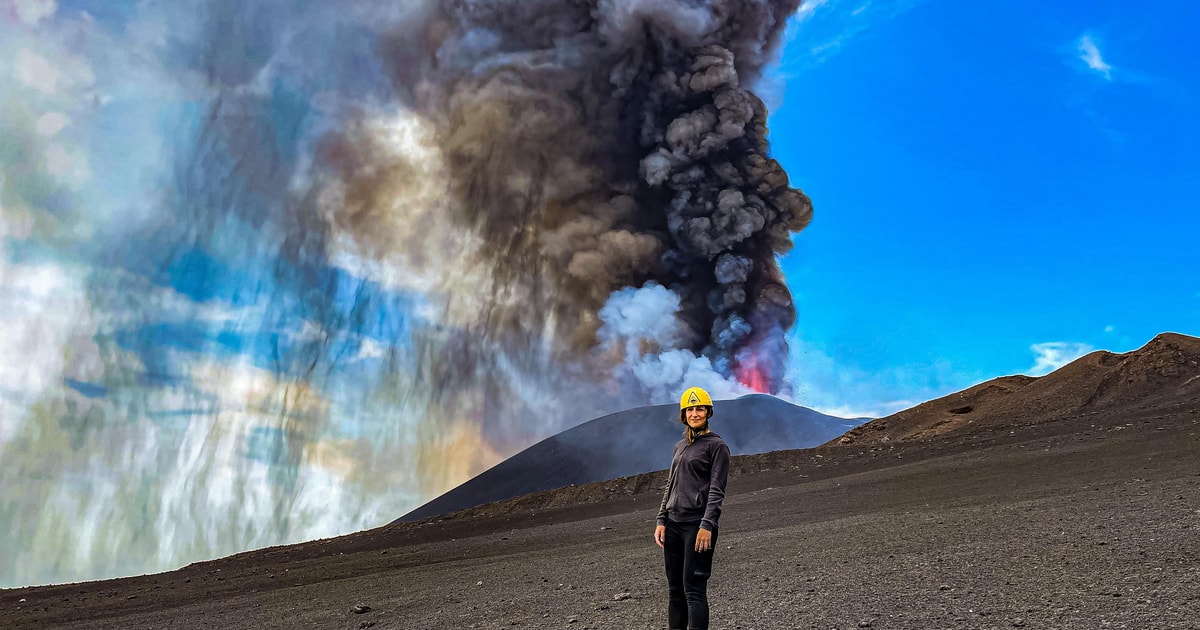 Monte Etna: Escursione guidata al cratere centrale per escursionisti esperti | GetYourGuide