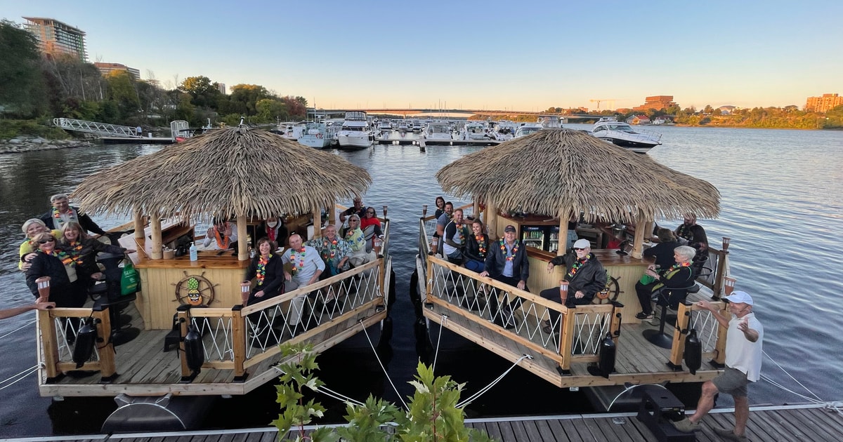 Toronto: Schwimmende Tiki-Bar-Kreuzfahrt auf dem Hafen von Toronto ...