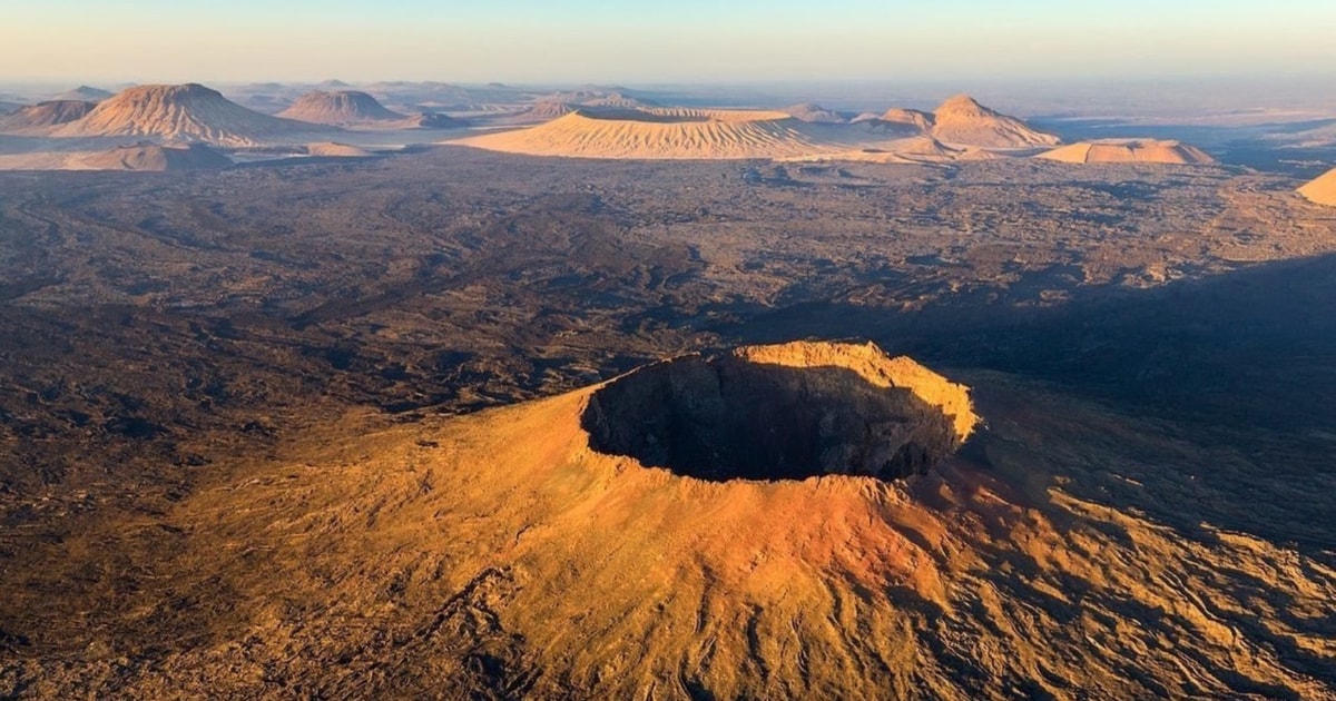 Fra AlUla: Harrat Khaybar-tur med frokost og transfer | GetYourGuide
