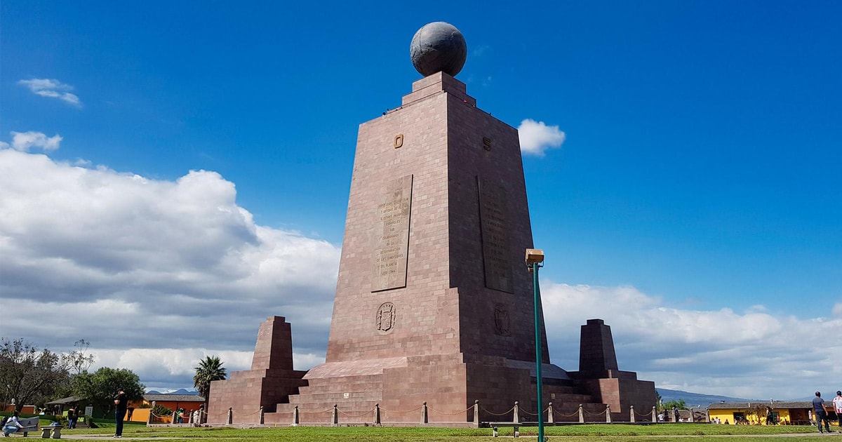 Visita a la ciudad de Quito y Línea Ecuatorial | GetYourGuide