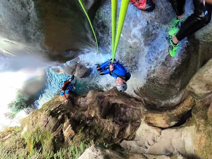 Van Granada: Rio Verde Canyoning-tour met lunch | GetYourGuide