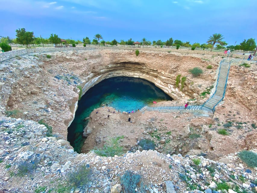 Desde Muscat: tour guiado de 2 días por Wadi Shab y Ras Al Jinz ...