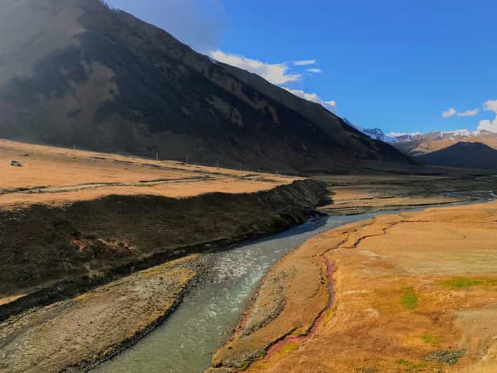 Tiflis'ten: Kazbegi ve Truso Vadisi Off-road macerası | GetYourGuide