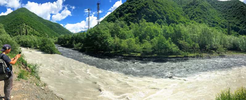 Tiflis'ten: Kazbegi ve Truso Vadisi Off-road macerası | GetYourGuide