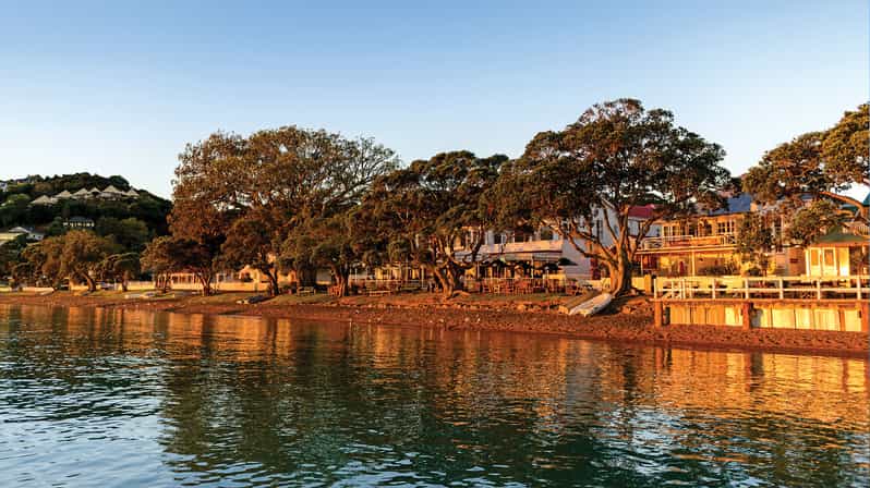 Russell: 1-Hour Sightseeing Tour by Coach & Long Beach | GetYourGuide