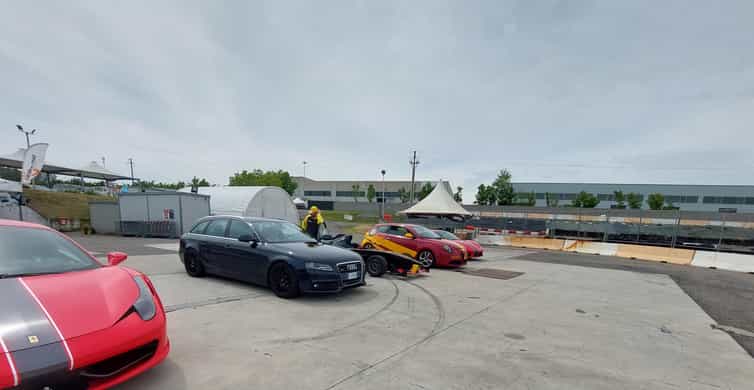 Raceroplevelse med en Audi A4 Touring Car | Milano | GetYourGuide