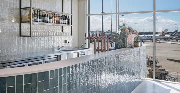 Sydney Airport (SYD): Lounge Access with Food and Drinks | GetYourGuide