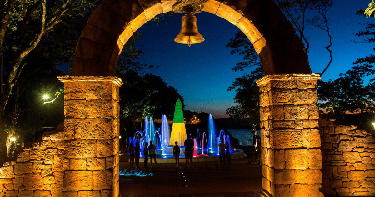 Desde Foz do Iguazu Triple Frontier Landmark Ticket | GetYourGuide