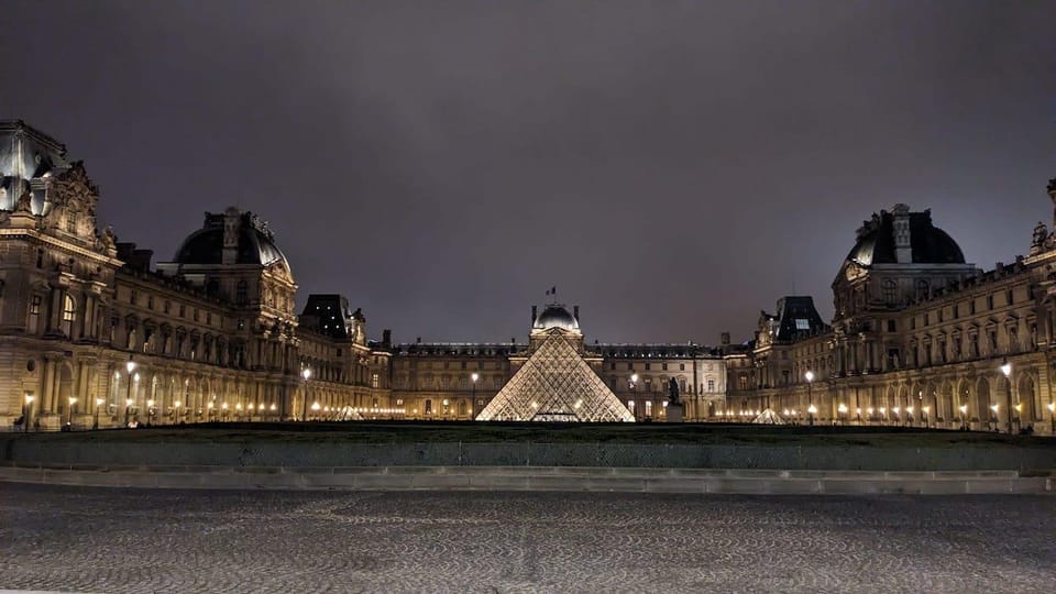 Paris: Lille gruppetur til Louvre sent om aftenen | GetYourGuide