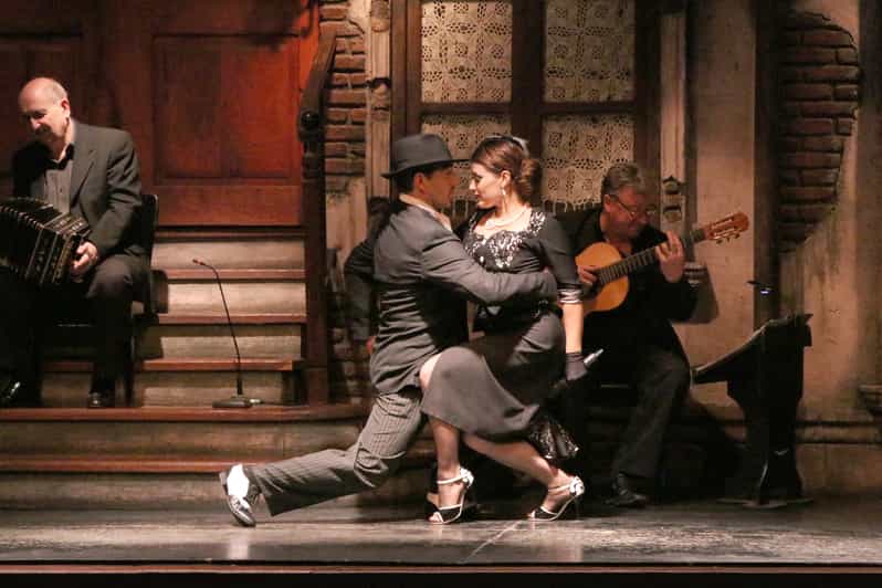 Buenos Aires: Tango und Folklore Show mit Abendessen | GetYourGuide