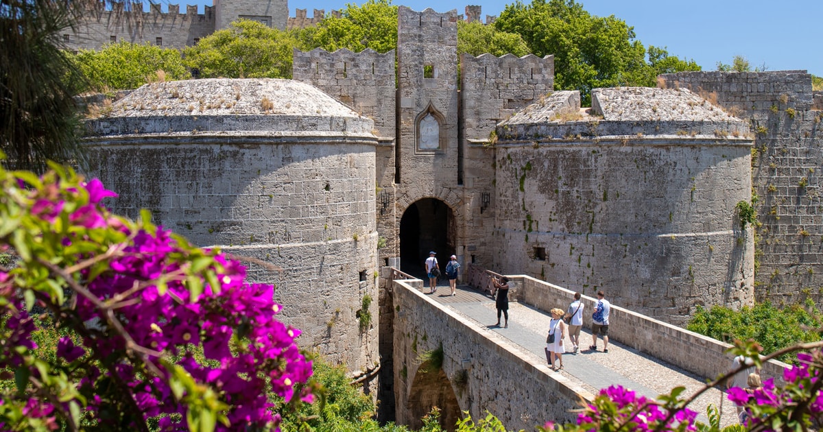 Rhodos: Rhodos Gamle By & Lindos med Akropolis guidet tur | GetYourGuide