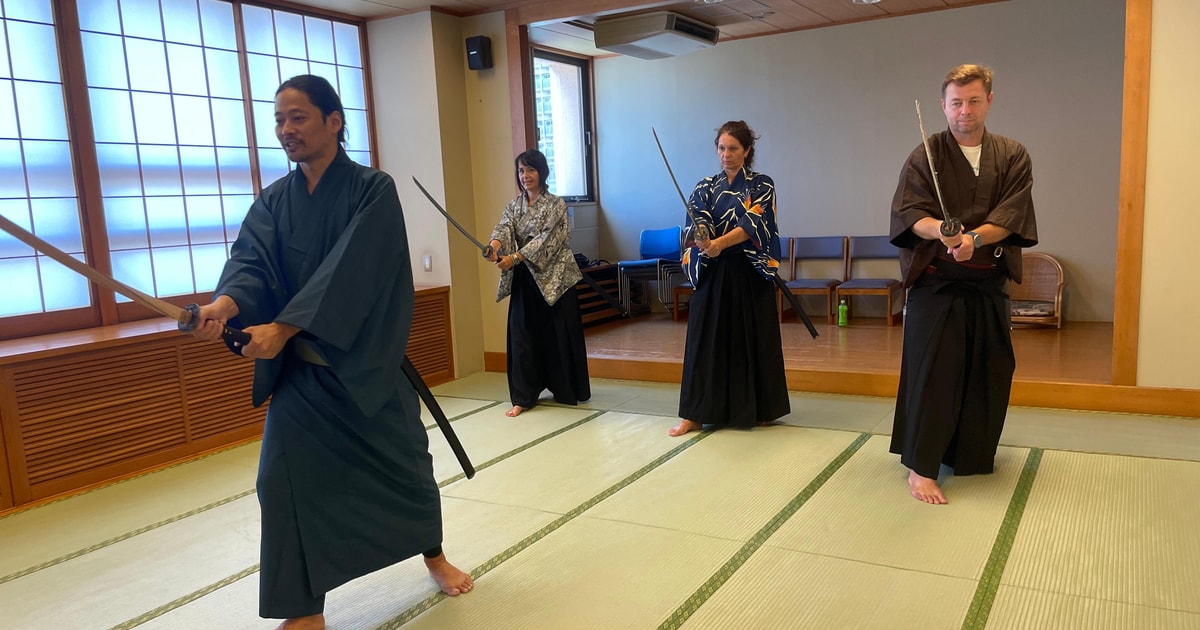 Tokio:Lucha con Espadas Samurai y Experiencia en la Ceremonia del Té ...
