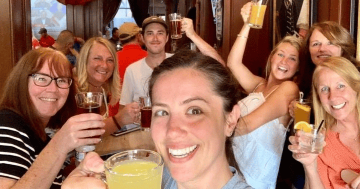 Philadelphia: Historic Pub Crawl Tour with Drinks Option | GetYourGuide