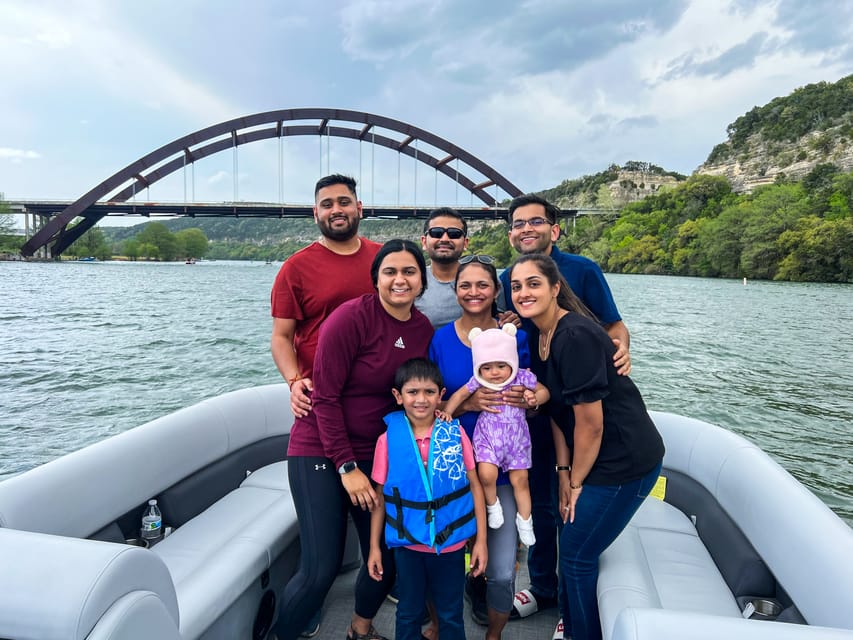 Austin: Tour en barco guiado por el Lago Austin | GetYourGuide