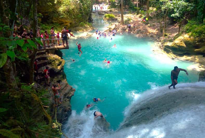 Von Ocho Rios: Blue Hole Tour mit jamaikanischem KFC-Essen | GetYourGuide