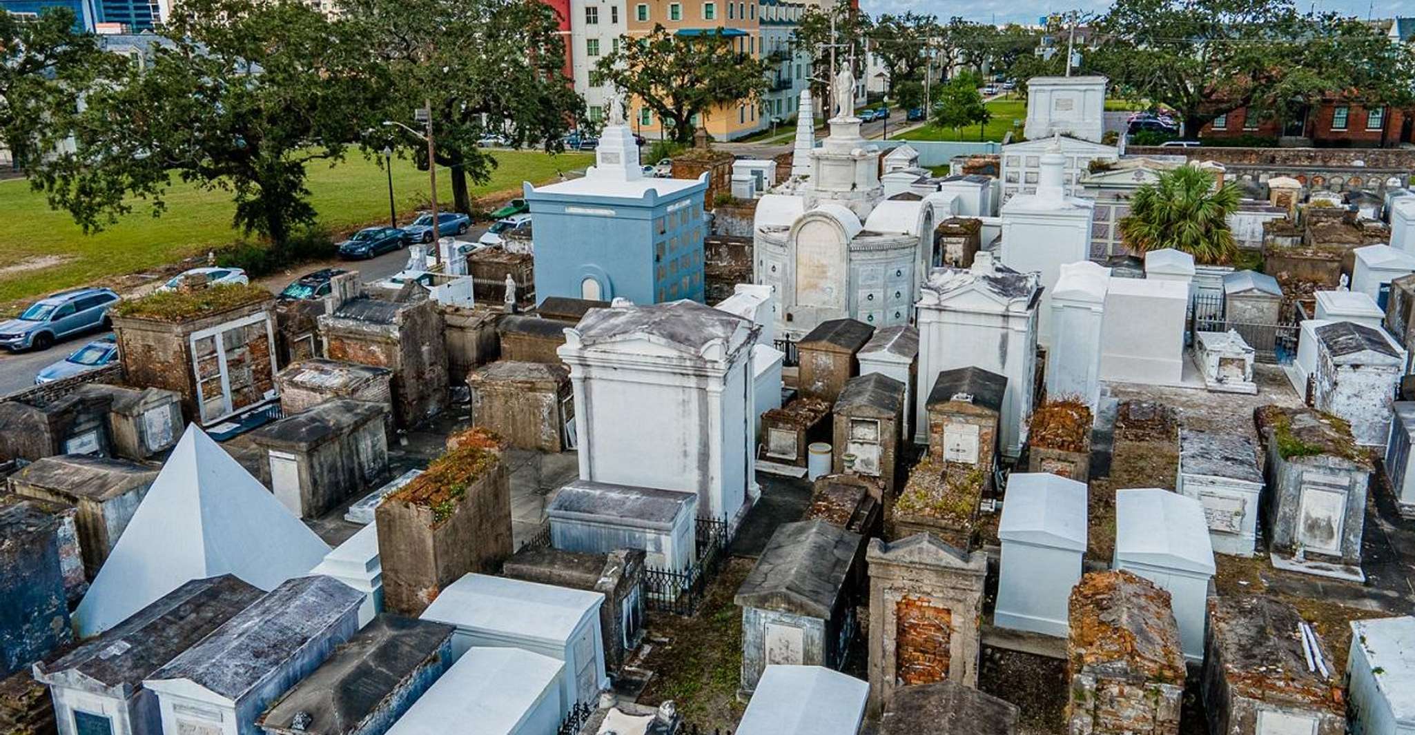 New Orleans, Walking Tour Inside St. Louis Cemetery No. 1 | Guided Tour ...