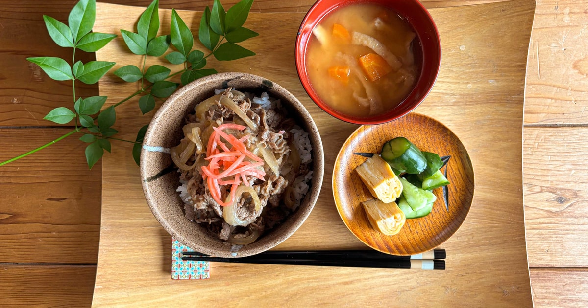 The ubiquitous Japanese beef rice bowlGyudon with side dishe | GetYourGuide