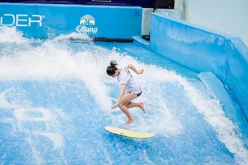 Bangkok: Spaß beim Flow Riding im Flow House Bangkok | GetYourGuide
