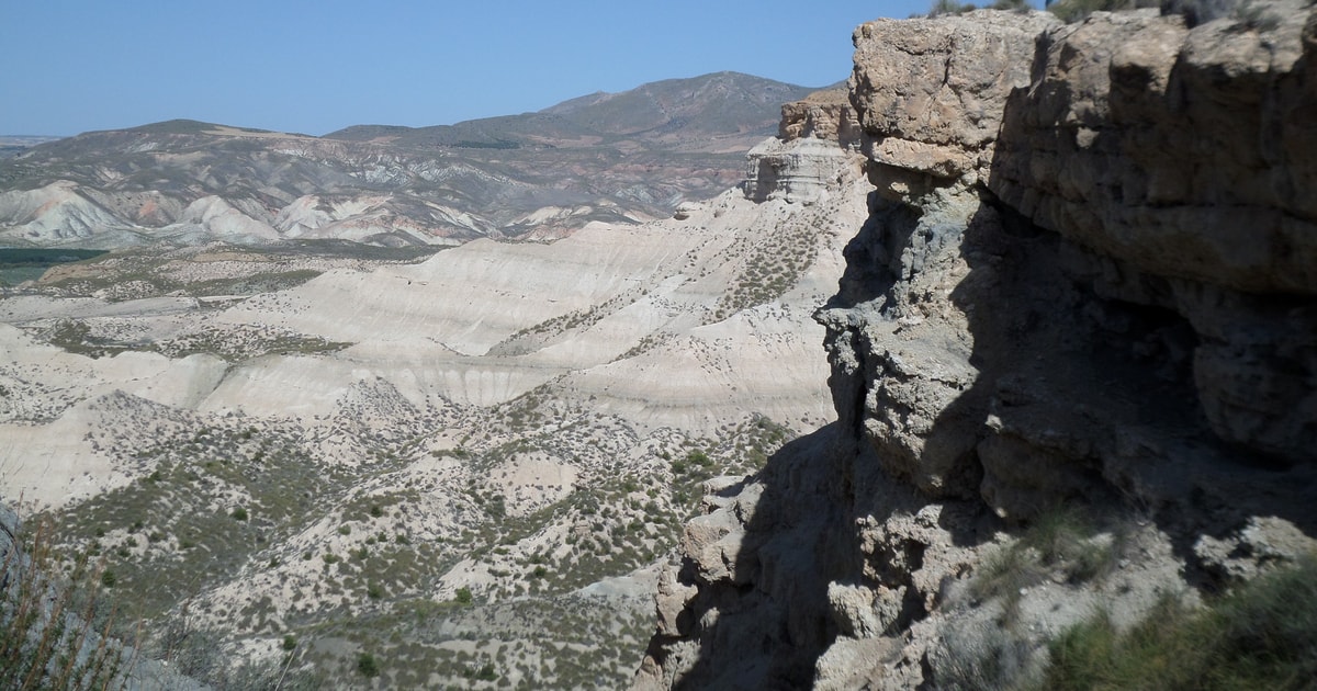 Granada: Witte woestijn-halve dag 4x4 Tour in het Geopark | GetYourGuide