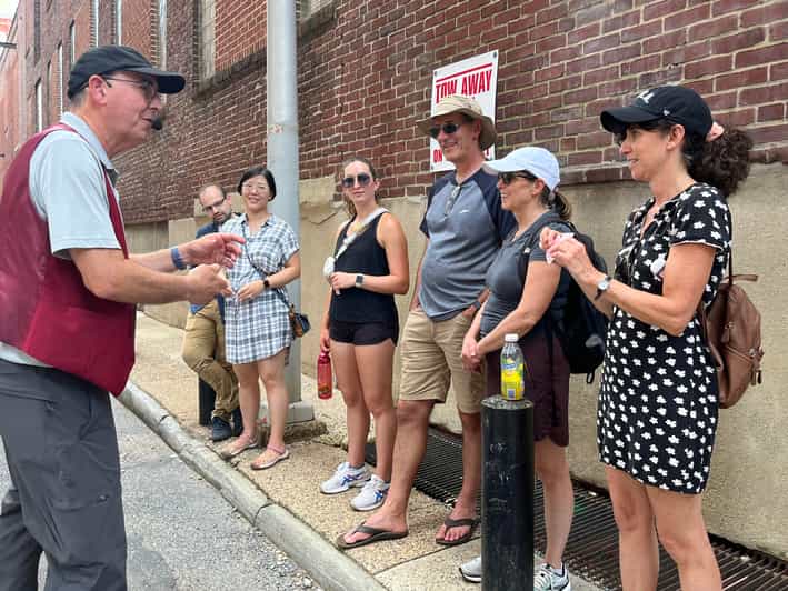 Philadelphia: Comedy Magic Walking Tour with a Guide | GetYourGuide