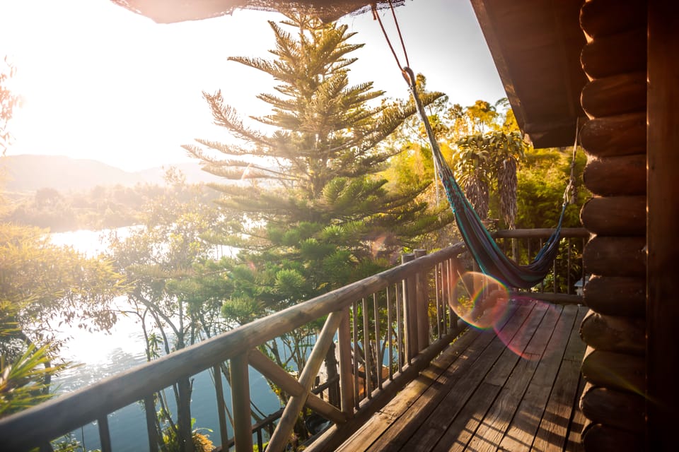 Medellín: tour guiado a Guatape y glamping de 1 noche junto al lago ...