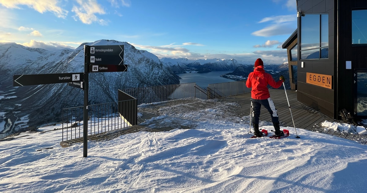 Åndalsnes: Passeio de raquetes de neve em Nesaksla com ingresso para a ...