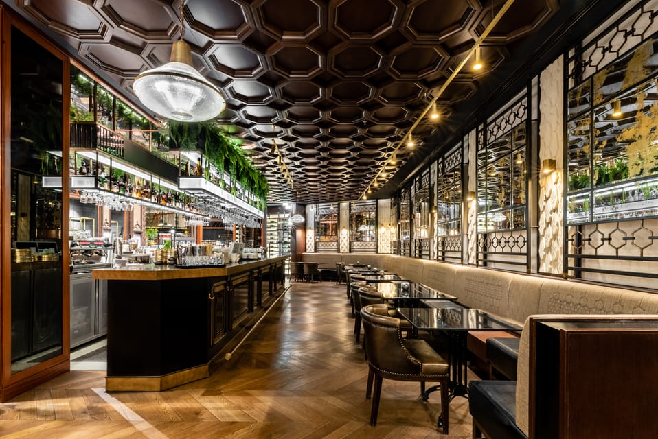 Budapest: Párisi Passage Restaurant 3-Gänge-Menü | GetYourGuide